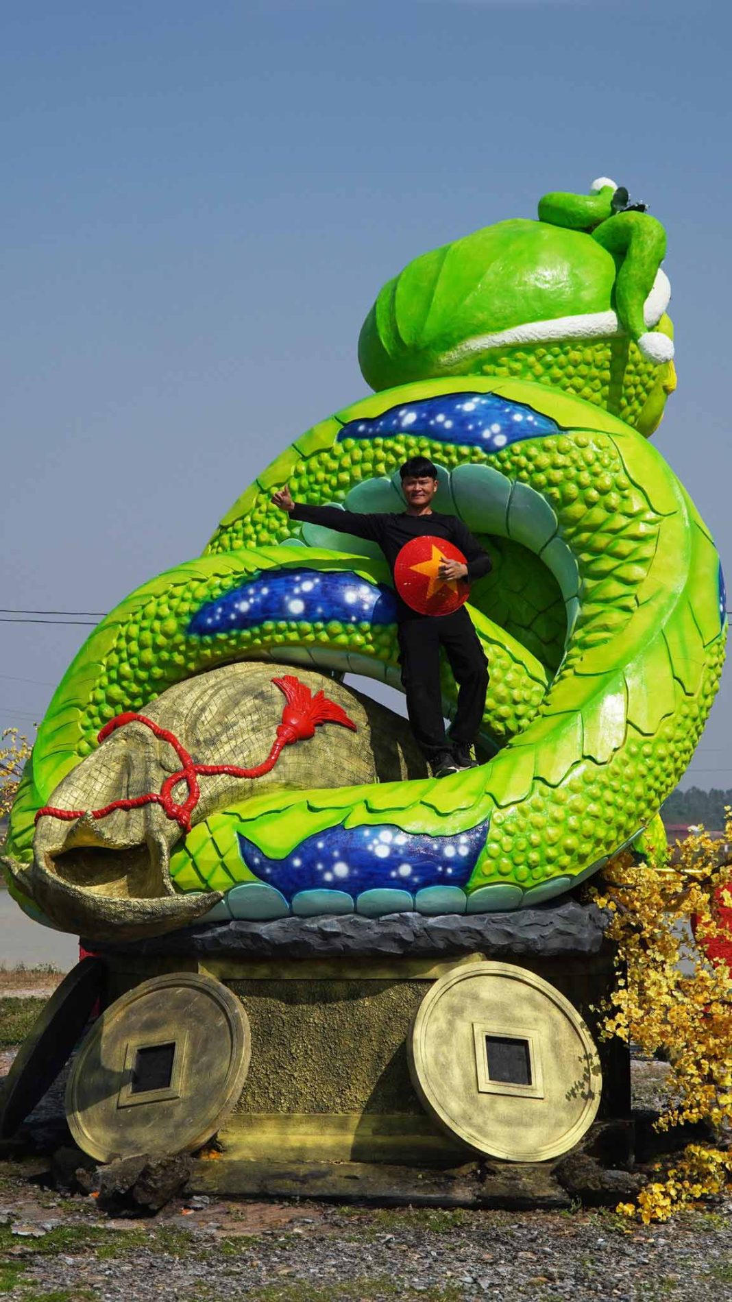 Muôn vẻ linh vật rắn ở các tỉnh thành