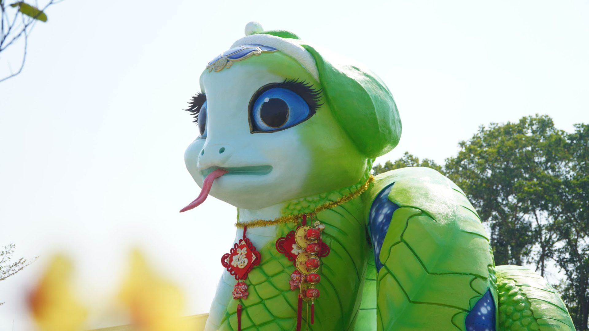 Muôn vẻ linh vật rắn ở các tỉnh thành