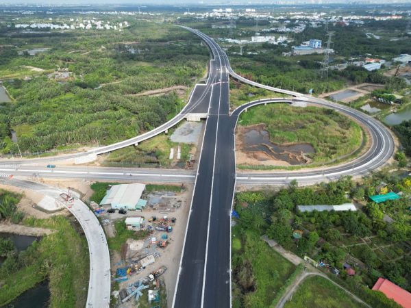 Hơn 18km cao tốc Bến Lức - Long Thành được thông xe kỹ thuật